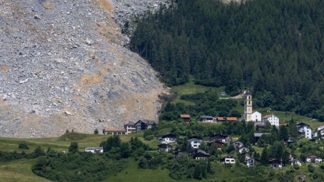Riesgo en una comunidad en Suiza por un fuerte desprendimiento de rocas ...